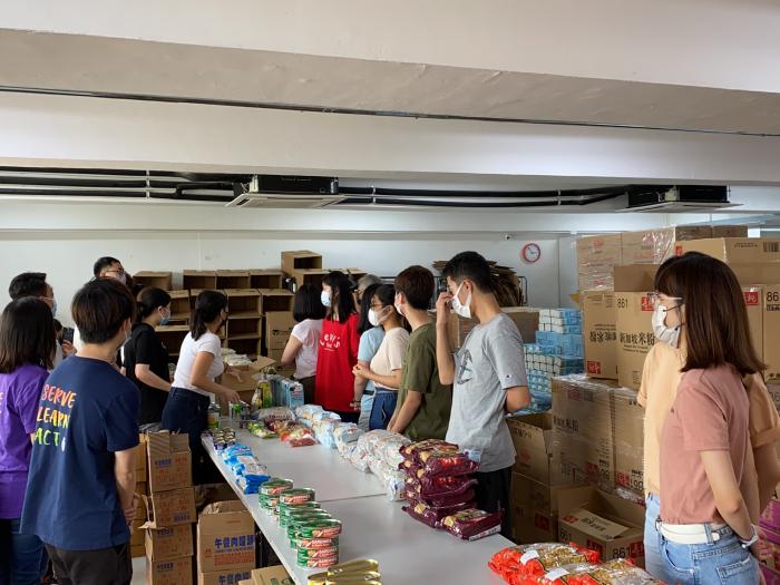 Food Parcel Packing 食物銀行福袋包裝 | HKUST Connect
